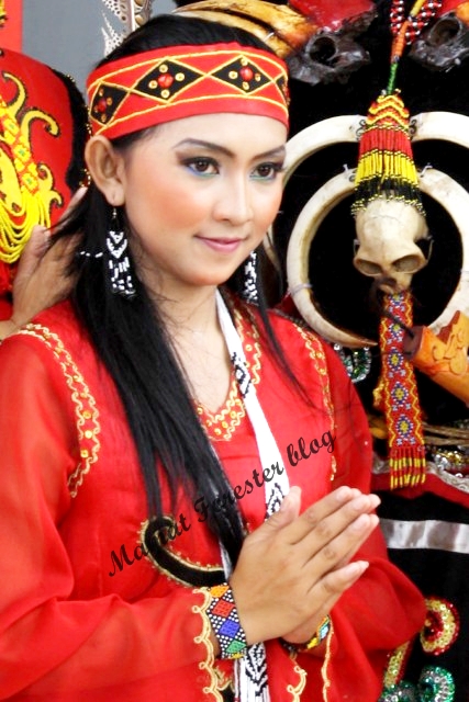 pesona kecantikan gadis dayak ~ FORESTER UNTAD BLOG